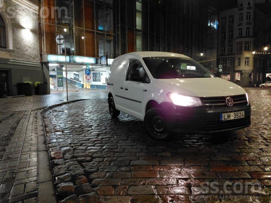 White Volkswagen Caddy 2018 in Riga, with an engine capacity of 2.00 L and mileage of 258 thousand km for 7200 €, photo 1 on AUTOMOTO.COM.LV