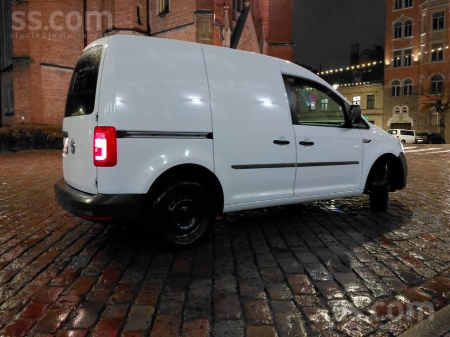 White Volkswagen Caddy 2018 in Riga, with an engine capacity of 2.00 L and mileage of 258 thousand km for 7200 €, photo 5 on AUTOMOTO.COM.LV
