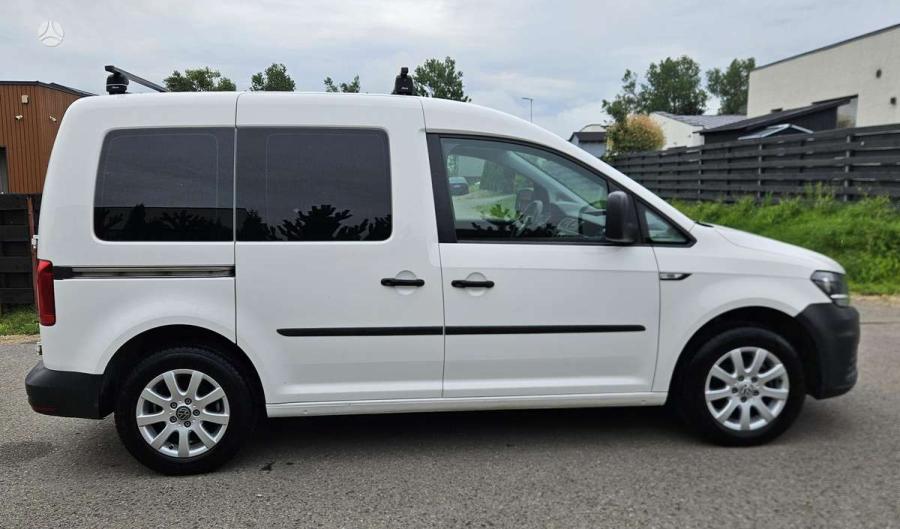 Balts Volkswagen Caddy 2018 Viļņa, ar dzinēja tilpumu 1.97 L un nobraukumu 217 tūkst. km par 8300 €, foto 7 vietnē AUTOMOTO.COM.LV