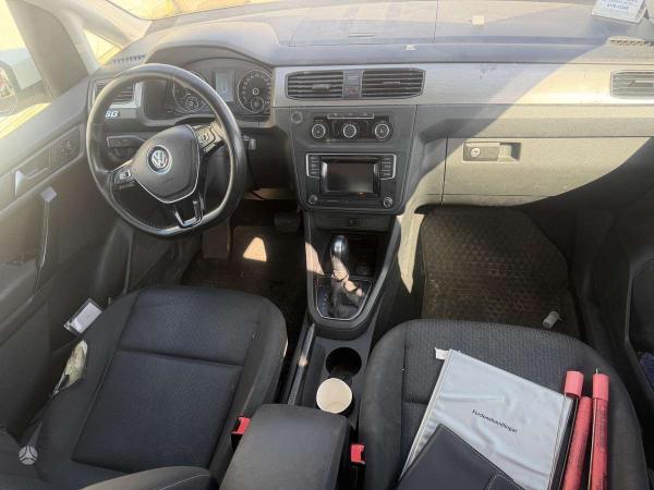 Balts Volkswagen Caddy 2018 Kauņa, ar dzinēja tilpumu 2.00 L un nobraukumu 621 tūkst. km par 4500 €, foto 5 vietnē AUTOMOTO.COM.LV