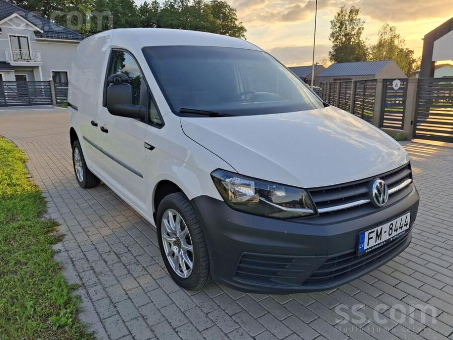 White Volkswagen Caddy 2018 in Riga, with an engine capacity of 2.00 L and mileage of 178 thousand km for 8500 €, photo 3 on AUTOMOTO.COM.LV