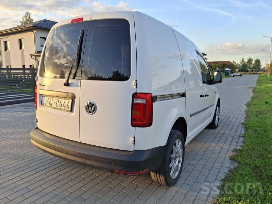 White Volkswagen Caddy 2018 in Riga, with an engine capacity of 2.00 L and mileage of 178 thousand km for 8500 €, photo 5 on AUTOMOTO.COM.LV