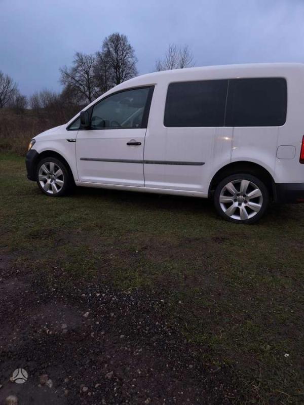White Volkswagen Caddy 2018 in Vilnius, with an engine capacity of 2.00 L and mileage of 184 thousand km for 9500 €, photo 1 on AUTOMOTO.COM.LV