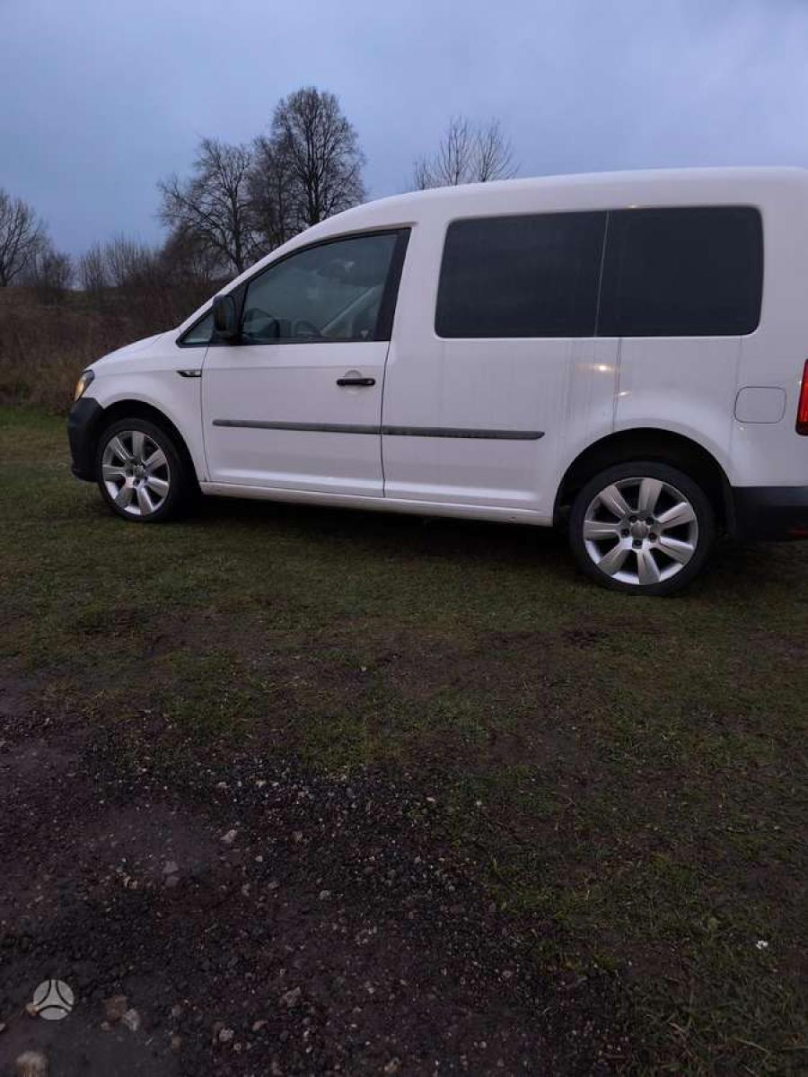 White Volkswagen Caddy 2018 in Vilnius, with an engine capacity of 2.00 L and mileage of 184 thousand km for 9500 €, photo 1 on AUTOMOTO.COM.LV