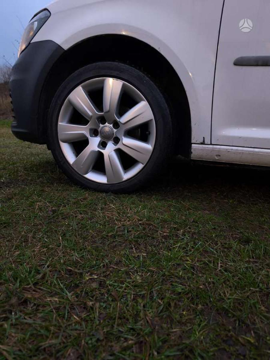 White Volkswagen Caddy 2018 in Vilnius, with an engine capacity of 2.00 L and mileage of 184 thousand km for 9500 €, photo 3 on AUTOMOTO.COM.LV