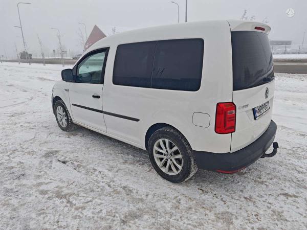 White Volkswagen Caddy 2019 in Siauliai, with an engine capacity of 1.97 L and mileage of 143 thousand km for 10800 €, photo 4 on AUTOMOTO.COM.LV