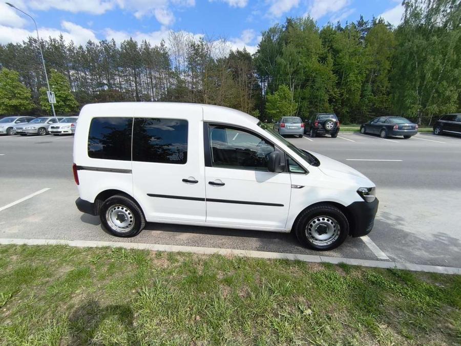 White Volkswagen Caddy 2019 in Vilnius, with an engine capacity of 1.97 L and mileage of 123 thousand km for 10000 €, photo 4 on AUTOMOTO.COM.LV