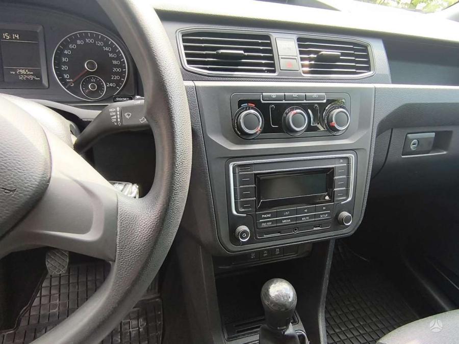 White Volkswagen Caddy 2019 in Vilnius, with an engine capacity of 1.97 L and mileage of 123 thousand km for 10000 €, photo 9 on AUTOMOTO.COM.LV