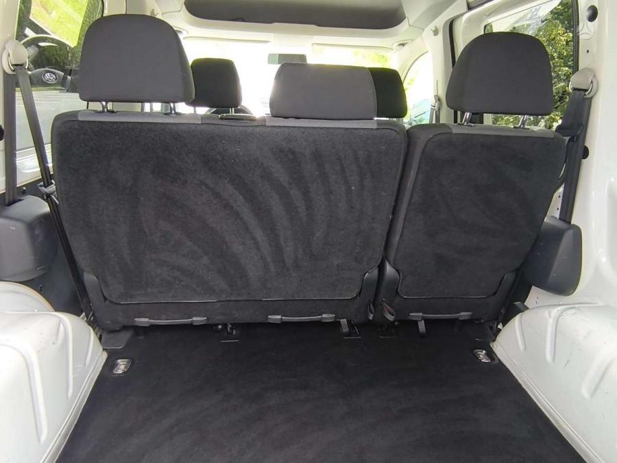 White Volkswagen Caddy 2019 in Vilnius, with an engine capacity of 1.97 L and mileage of 123 thousand km for 10000 €, photo 10 on AUTOMOTO.COM.LV