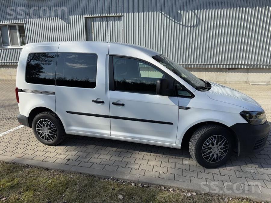 White Volkswagen Caddy 2020 in Riga, with an engine capacity of 1.00 L and mileage of 122 thousand km for 9990 €, photo 4 on AUTOMOTO.COM.LV