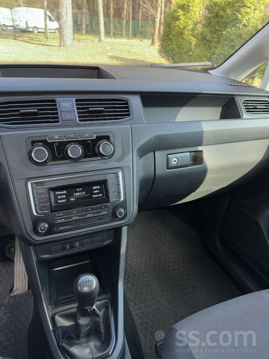 White Volkswagen Caddy 2020 in Riga, with an engine capacity of 1.00 L and mileage of 122 thousand km for 9990 €, photo 7 on AUTOMOTO.COM.LV