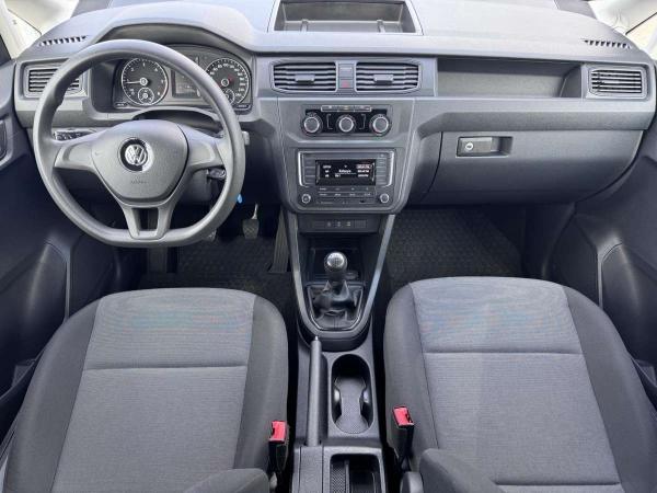 White Volkswagen Caddy 2020 in Vilnius, with an engine capacity of 2.00 L and mileage of 44 thousand km for 14500 €, photo 4 on AUTOMOTO.COM.LV