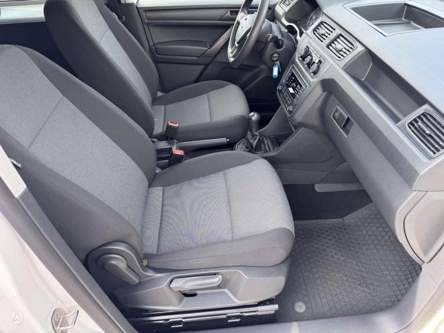 White Volkswagen Caddy 2020 in Vilnius, with an engine capacity of 2.00 L and mileage of 44 thousand km for 14500 €, photo 5 on AUTOMOTO.COM.LV