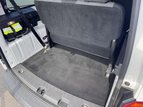 White Volkswagen Caddy 2020 in Vilnius, with an engine capacity of 2.00 L and mileage of 44 thousand km for 14500 €, photo 7 on AUTOMOTO.COM.LV