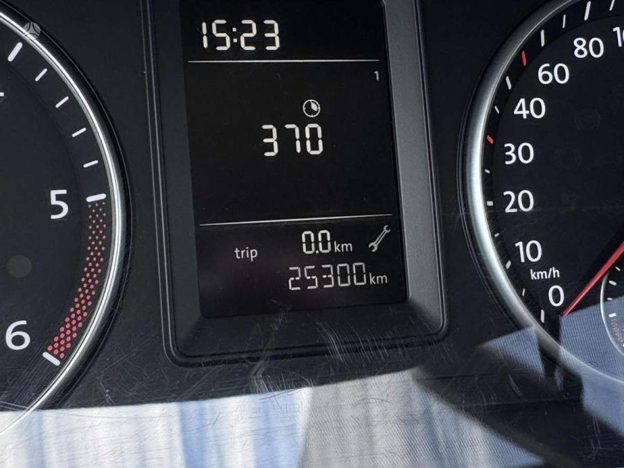 White Volkswagen Caddy 2020 in Vilnius, with an engine capacity of 2.00 L and mileage of 44 thousand km for 14500 €, photo 11 on AUTOMOTO.COM.LV