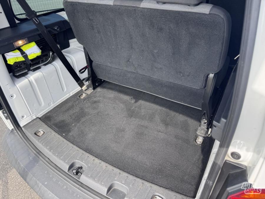 White Volkswagen Caddy 2020 in Avizieniai, with an engine capacity of 2.00 L and mileage of 44 thousand km for 14500 €, photo 7 on AUTOMOTO.COM.LV