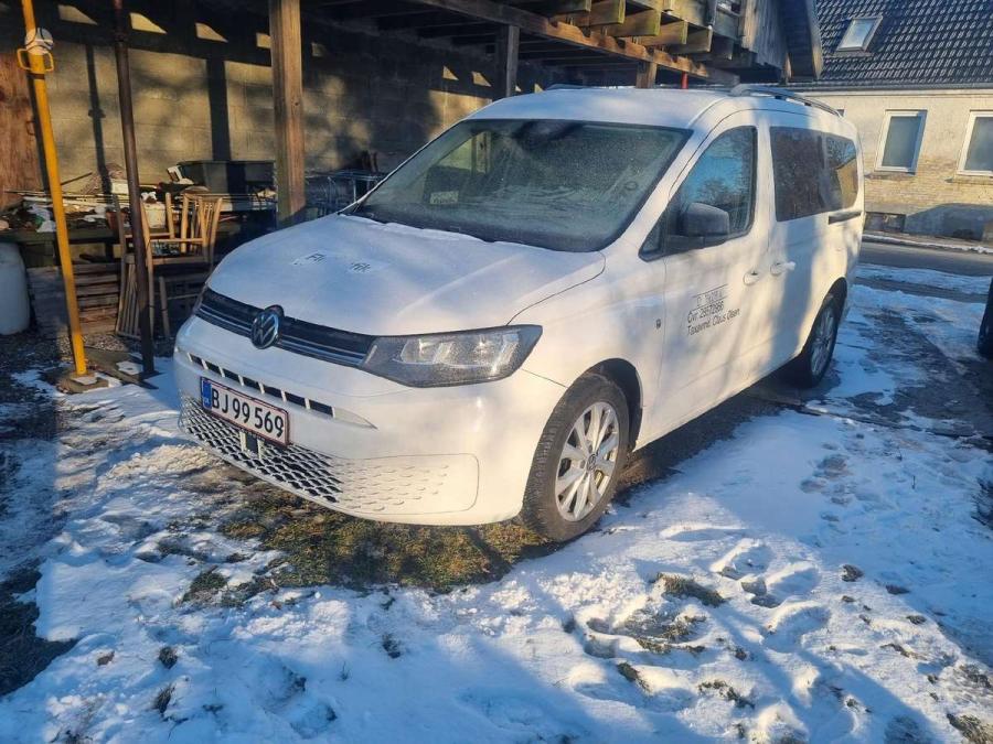 White Volkswagen Caddy 2021 in Taurage, with an engine capacity of 2.00 L and mileage of 380 thousand km for 15300 €, photo 1 on AUTOMOTO.COM.LV