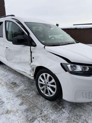 White Volkswagen Caddy 2021 in Kaunas, with an engine capacity of 2.00 L and mileage of 227 thousand km for 10850 €, photo 5 on AUTOMOTO.COM.LV