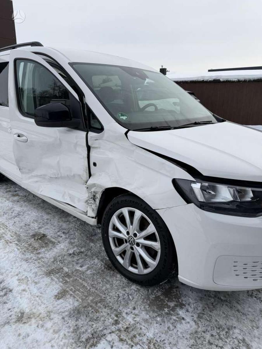 White Volkswagen Caddy 2021 in Kaunas, with an engine capacity of 2.00 L and mileage of 227 thousand km for 10850 €, photo 5 on AUTOMOTO.COM.LV