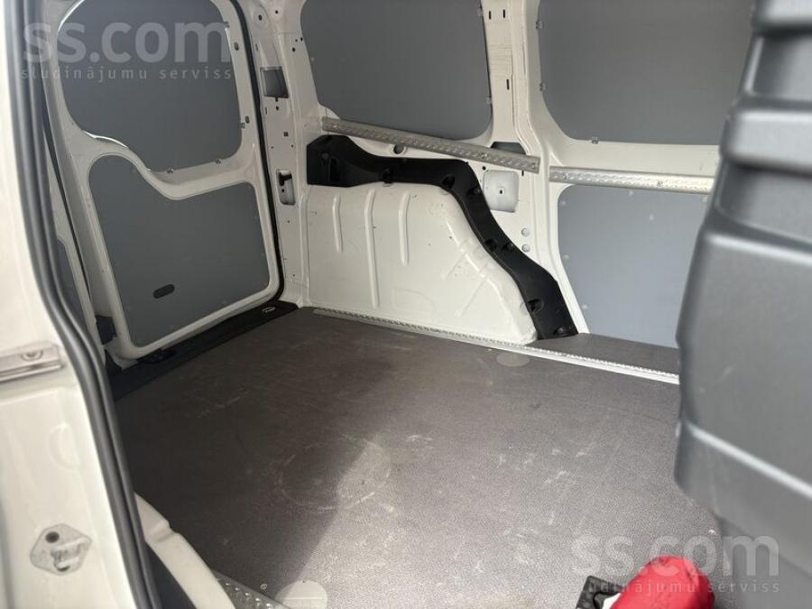 Balts Volkswagen Caddy 2021 Rīga, ar dzinēja tilpumu 2.00 L un nobraukumu 132 tūkst. km par 15000 €, foto 29 vietnē AUTOMOTO.COM.LV