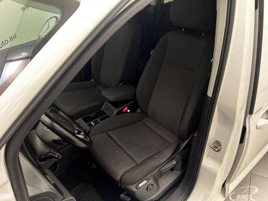White Volkswagen Caddy 2021 in Vilnius, with an engine capacity of 1.97 L and mileage of 235 thousand km for 18800 €, photo 7 on AUTOMOTO.COM.LV