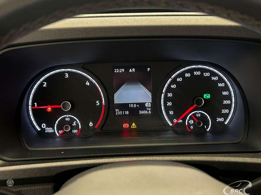 White Volkswagen Caddy 2021 in Vilnius, with an engine capacity of 1.97 L and mileage of 235 thousand km for 18800 €, photo 16 on AUTOMOTO.COM.LV