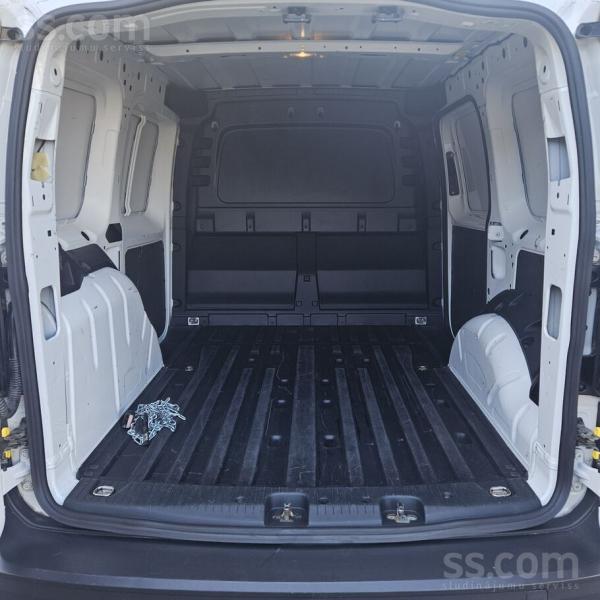 Balts Volkswagen Caddy 2021 Rīga, ar dzinēja tilpumu 2.00 L un nobraukumu 148 tūkst. km par 12000 €, foto 5 vietnē AUTOMOTO.COM.LV