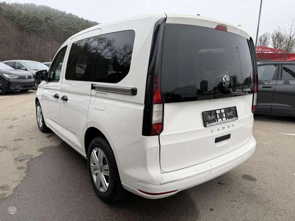 White Volkswagen Caddy 2022 in Vilnius, with an engine capacity of 1.50 L and mileage of 92 thousand km for 16800 €, photo 5 on AUTOMOTO.COM.LV