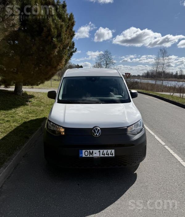 White Volkswagen Caddy 2022 in Ogre, with an engine capacity of 2.00 L and mileage of 193 thousand km for 10999 €, photo 3 on AUTOMOTO.COM.LV