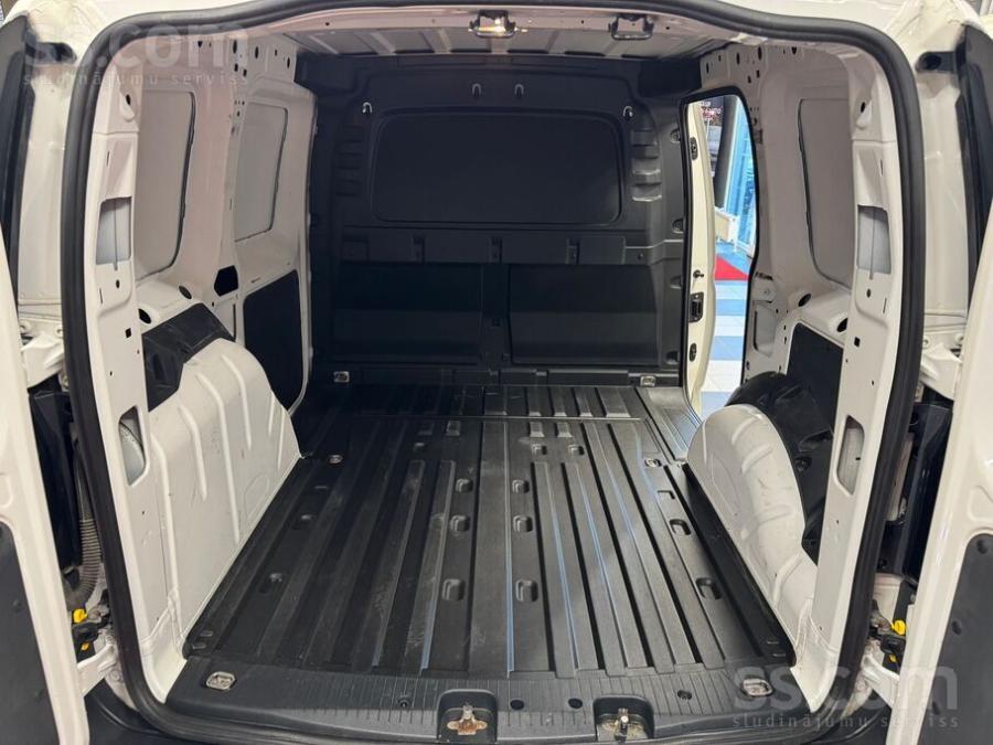 White Volkswagen Caddy 2022 in Riga, with an engine capacity of 2.00 L and mileage of 198 thousand km for 10490 €, photo 18 on AUTOMOTO.COM.LV