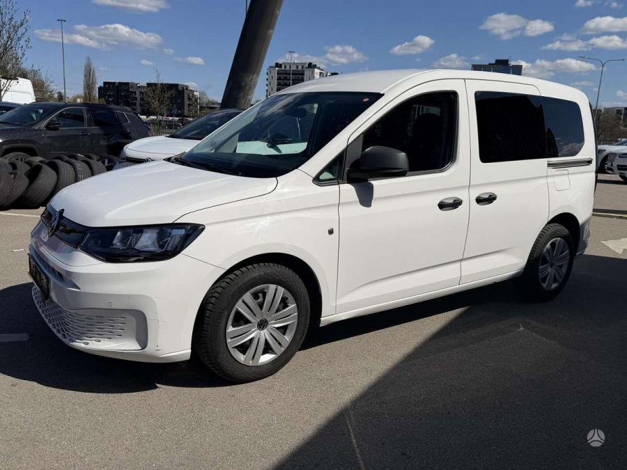 White Volkswagen Caddy 2022 in Vilnius, with an engine capacity of 1.50 L and mileage of 92 thousand km for 15200 €, photo 1 on AUTOMOTO.COM.LV