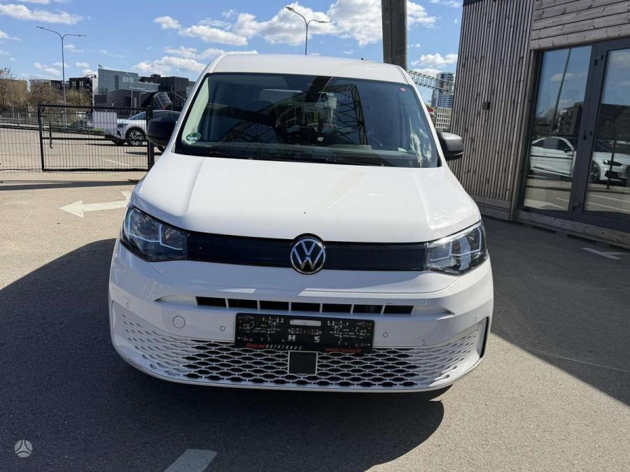 White Volkswagen Caddy 2022 in Vilnius, with an engine capacity of 1.50 L and mileage of 92 thousand km for 15200 €, photo 4 on AUTOMOTO.COM.LV