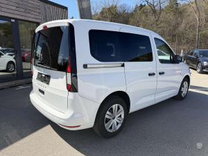 White Volkswagen Caddy 2022 in Vilnius, with an engine capacity of 1.50 L and mileage of 92 thousand km for 15200 €, photo 5 on AUTOMOTO.COM.LV