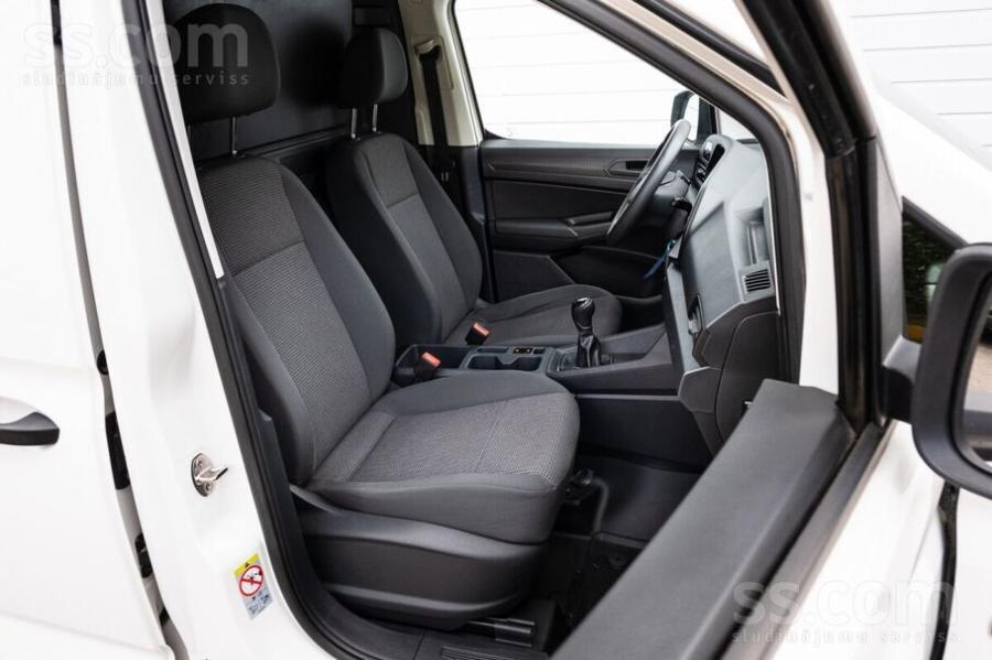 White Volkswagen Caddy 2022 in Riga, with an engine capacity of 2.00 L and mileage of 152 thousand km for 12950 €, photo 7 on AUTOMOTO.COM.LV