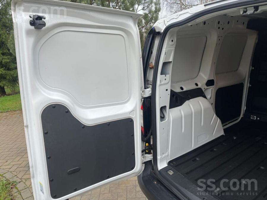 White Volkswagen Caddy 2023 in Cesis, with an engine capacity of 2.00 L and mileage of 220 thousand km for 12750 €, photo 12 on AUTOMOTO.COM.LV