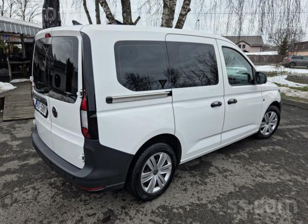 White Volkswagen Caddy 2023 in Riga, with an engine capacity of 2.00 L and mileage of 53 thousand km for 19950 €, photo 4 on AUTOMOTO.COM.LV
