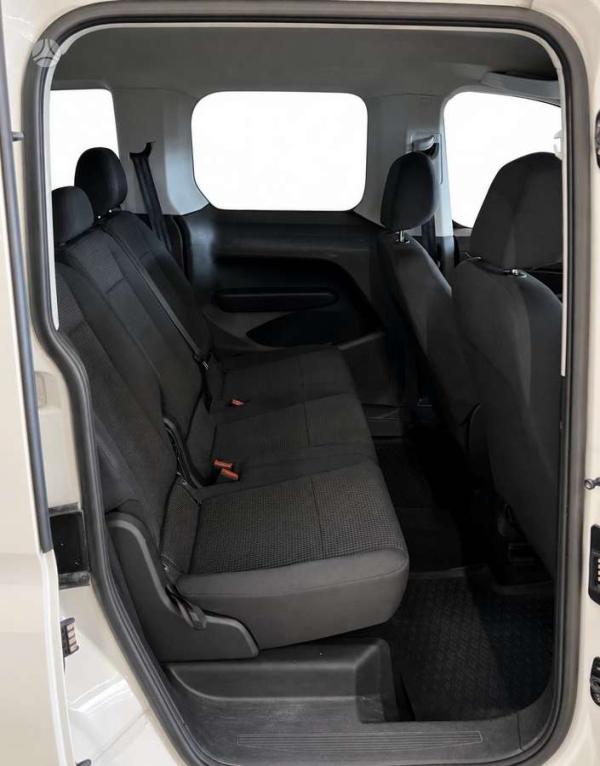 White Volkswagen Caddy 2023 in Kaunas, with an engine capacity of 1.97 L and mileage of 229 thousand km for 13900 €, photo 7 on AUTOMOTO.COM.LV