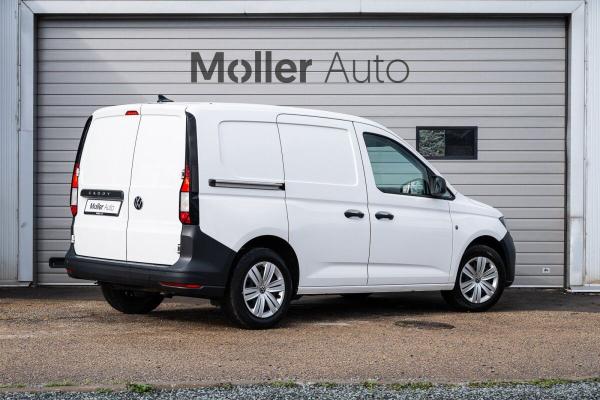 White Volkswagen Caddy 2023 in Jelgava, with an engine capacity of 2.00 L and mileage of 48 thousand km for 16750 €, photo 4 on AUTOMOTO.COM.LV