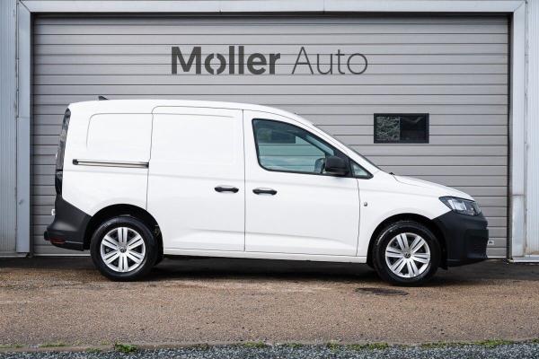 White Volkswagen Caddy 2023 in Jelgava, with an engine capacity of 2.00 L and mileage of 48 thousand km for 16750 €, photo 6 on AUTOMOTO.COM.LV