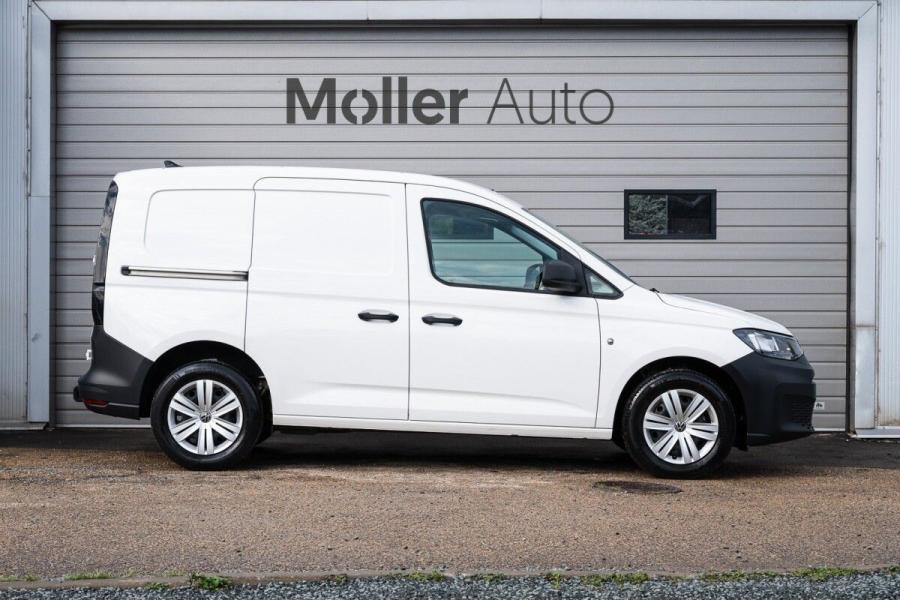 White Volkswagen Caddy 2023 in Jelgava, with an engine capacity of 2.00 L and mileage of 48 thousand km for 16750 €, photo 6 on AUTOMOTO.COM.LV