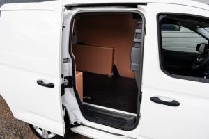 White Volkswagen Caddy 2023 in Jelgava, with an engine capacity of 2.00 L and mileage of 48 thousand km for 16750 €, photo 7 on AUTOMOTO.COM.LV