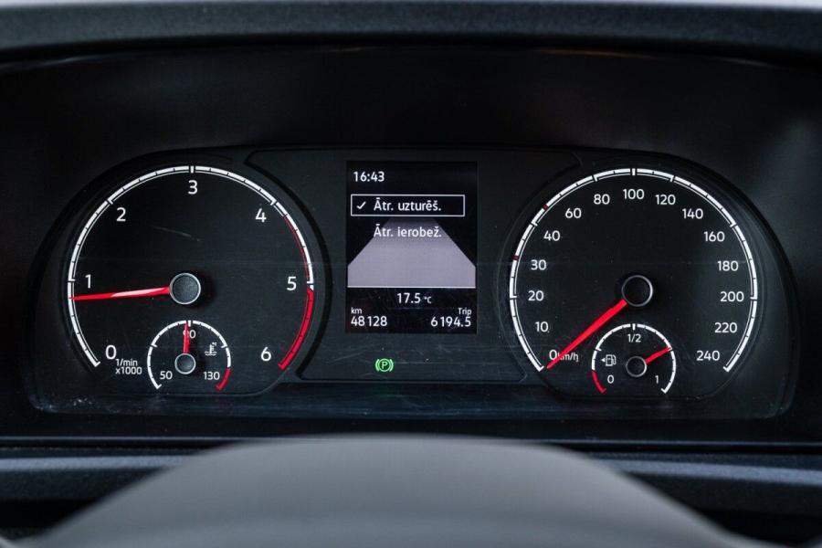 White Volkswagen Caddy 2023 in Jelgava, with an engine capacity of 2.00 L and mileage of 48 thousand km for 16750 €, photo 15 on AUTOMOTO.COM.LV