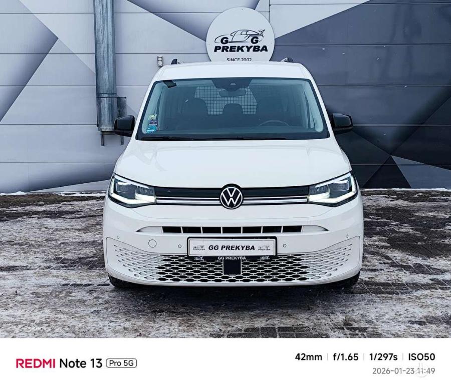 White Volkswagen Caddy 2024 in Kaunas, with an engine capacity of 2.00 L and mileage of 51 thousand km for 29950 €, photo 3 on AUTOMOTO.COM.LV