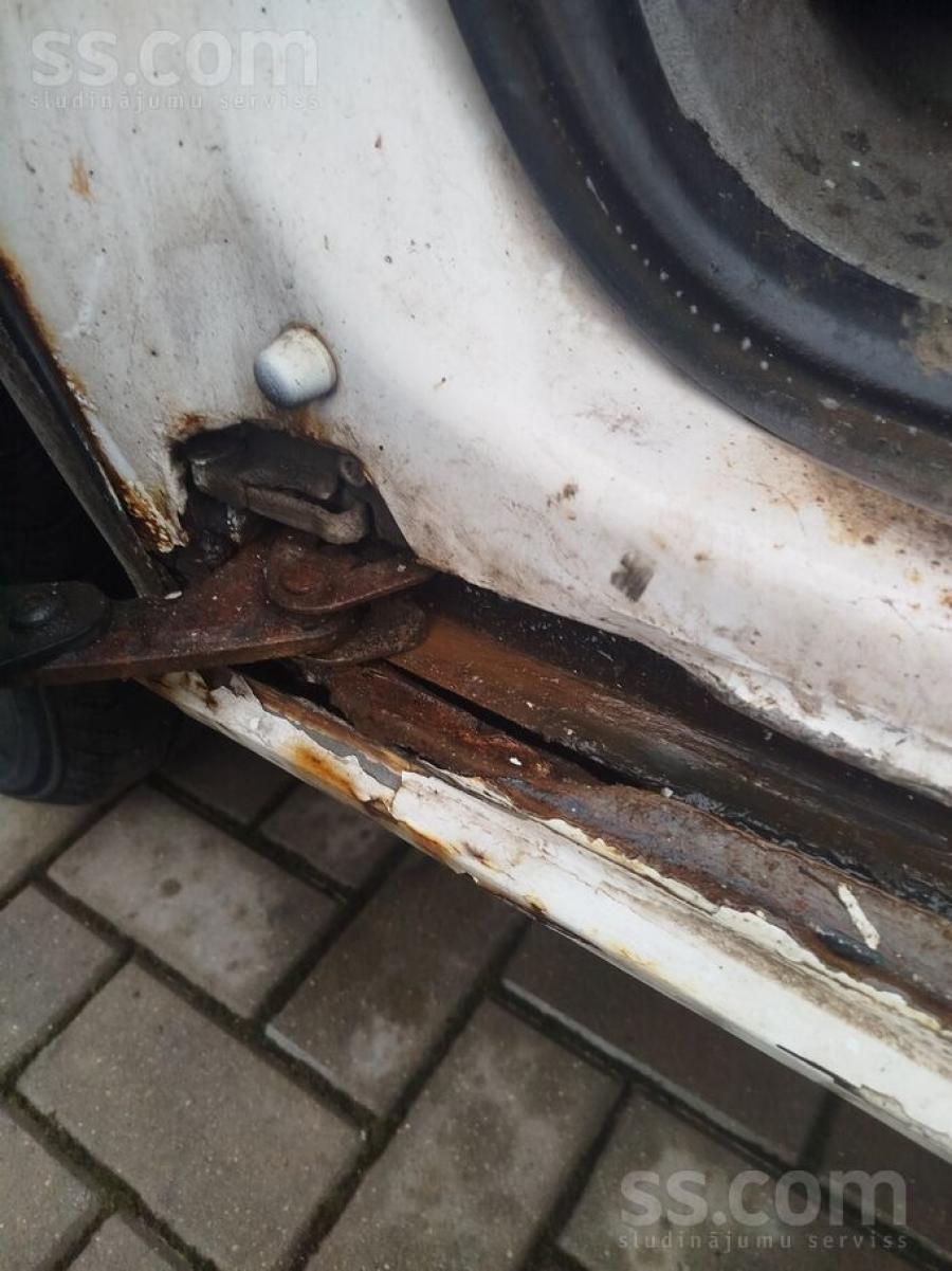Balts Volkswagen Caddy 2005 Rīga, ar dzinēja tilpumu 1.90 L un nobraukumu 617 tūkst. km par 1000 €, foto 9 vietnē AUTOMOTO.COM.LV