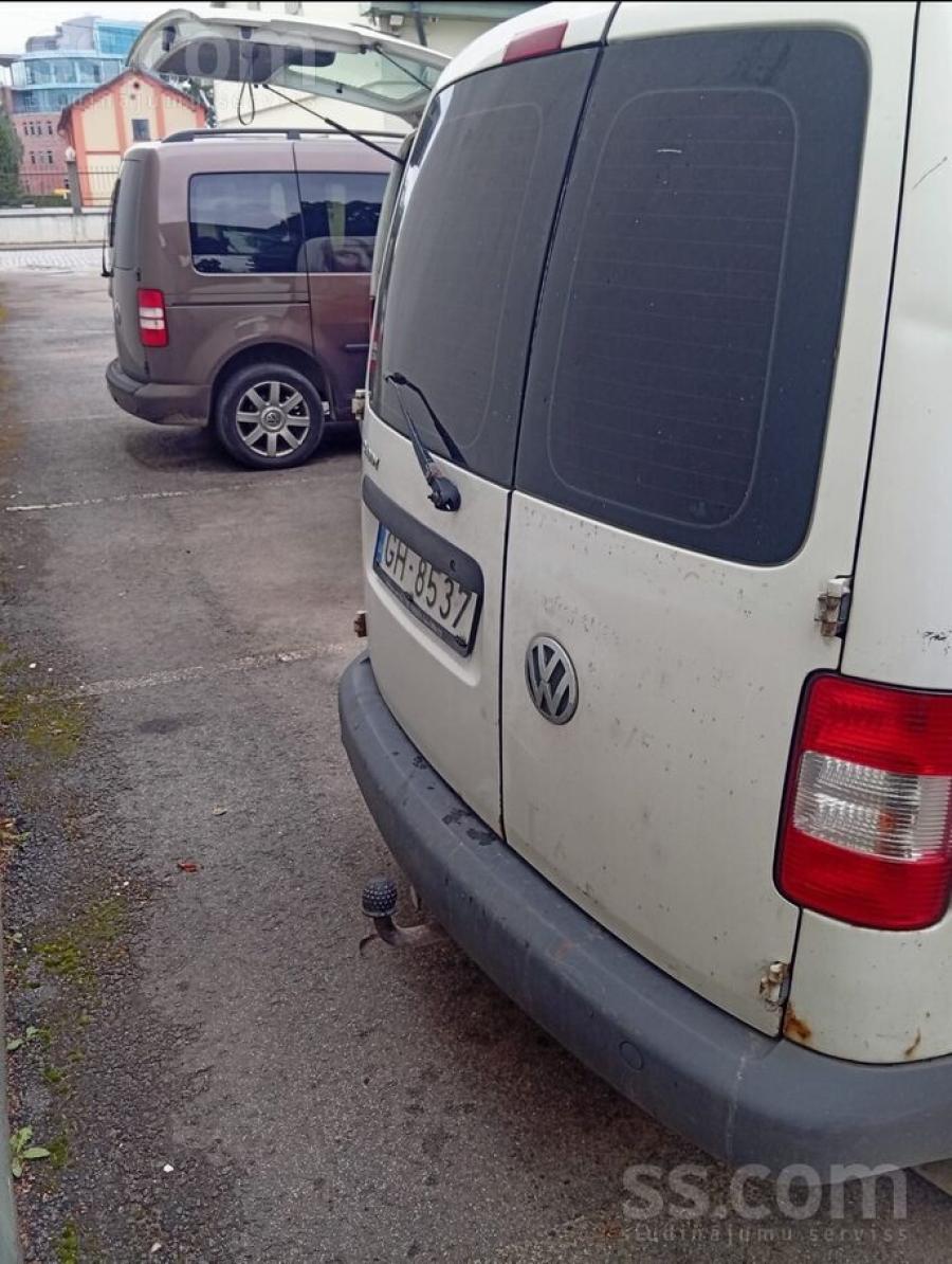 White Volkswagen Caddy 2007 in Riga, with an engine capacity of 1.90 L and mileage of 430 thousand km for 1550 €, photo 4 on AUTOMOTO.COM.LV