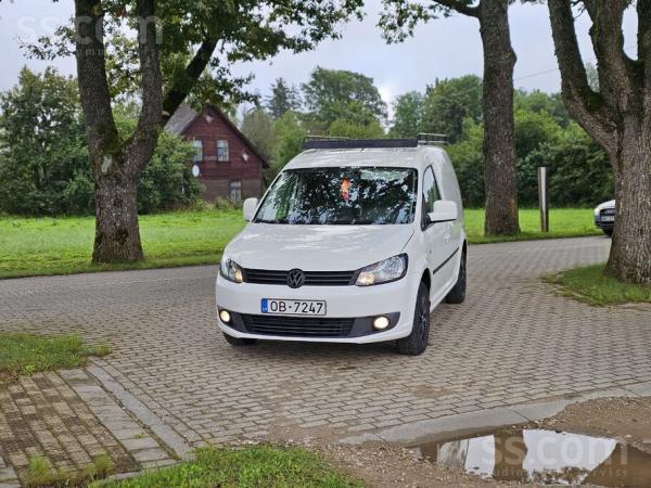 White Volkswagen Caddy 2011 in Valmiera, with an engine capacity of 1.60 L and mileage of 275 thousand km for 4245 €, photo 4 on AUTOMOTO.COM.LV