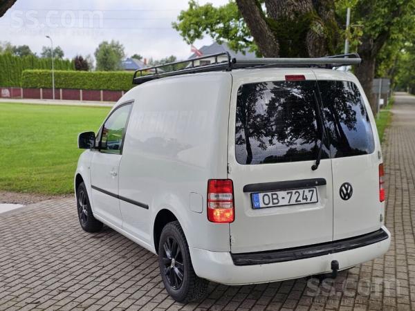 White Volkswagen Caddy 2011 in Valmiera, with an engine capacity of 1.60 L and mileage of 275 thousand km for 4245 €, photo 5 on AUTOMOTO.COM.LV