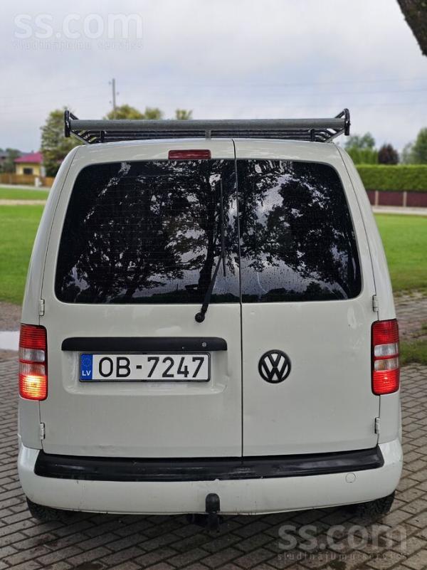 White Volkswagen Caddy 2011 in Valmiera, with an engine capacity of 1.60 L and mileage of 275 thousand km for 4245 €, photo 6 on AUTOMOTO.COM.LV