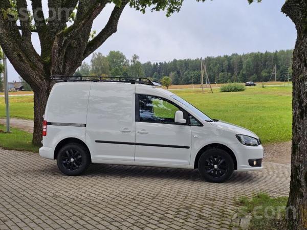 White Volkswagen Caddy 2011 in Valmiera, with an engine capacity of 1.60 L and mileage of 275 thousand km for 4245 €, photo 8 on AUTOMOTO.COM.LV