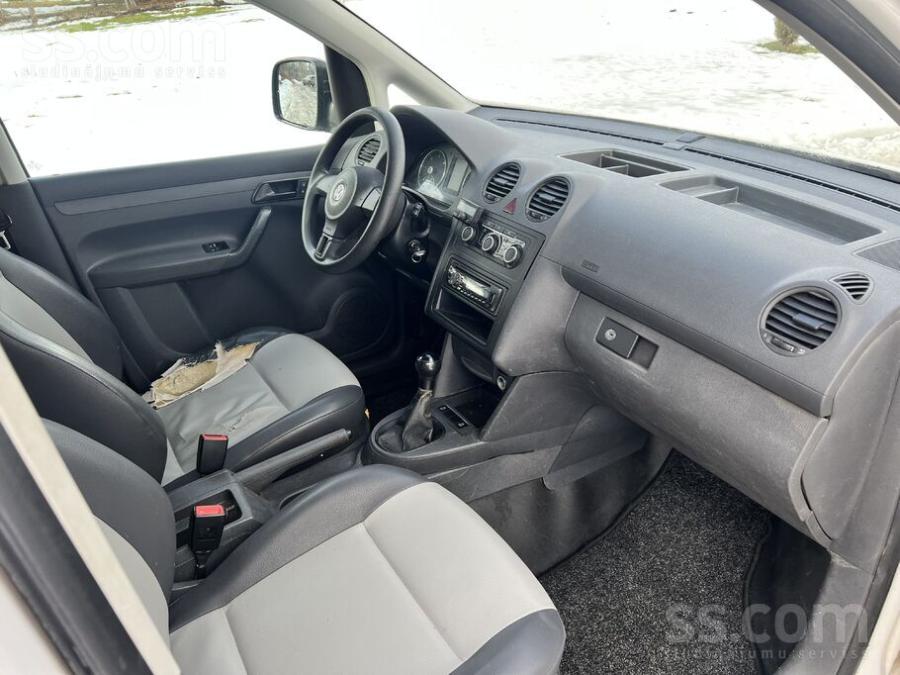 White Volkswagen Caddy 2011 in Saldus, with an engine capacity of 1.60 L and mileage of 420 thousand km for 3200 €, photo 7 on AUTOMOTO.COM.LV